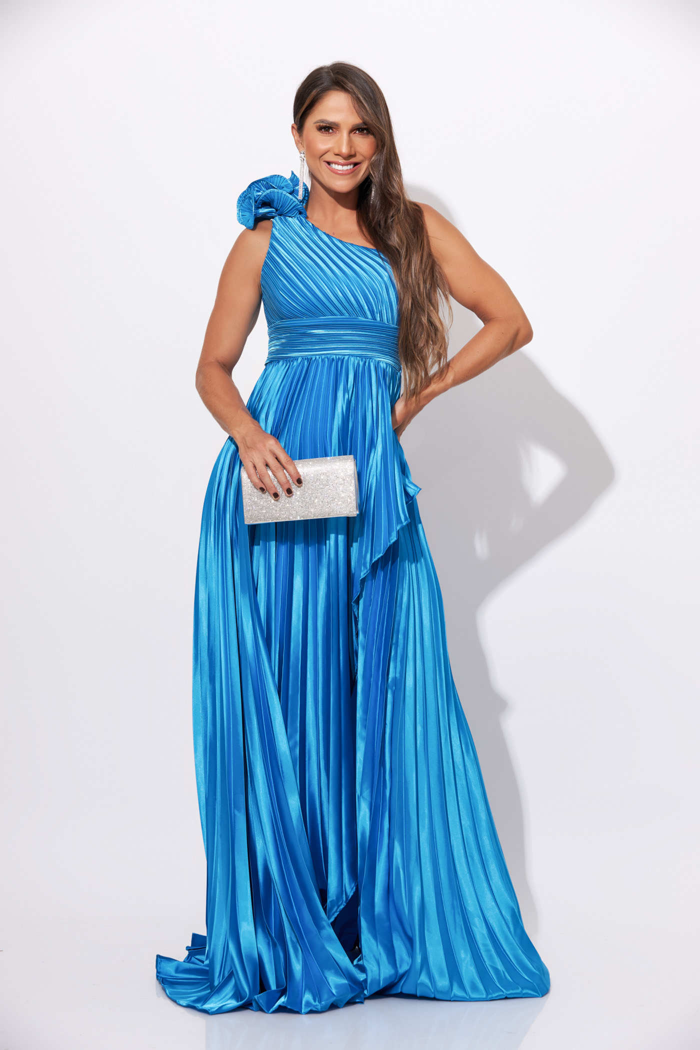 Antonella: Vestido Gala Celeste Plizado Una Manga Detalle En El Hombro